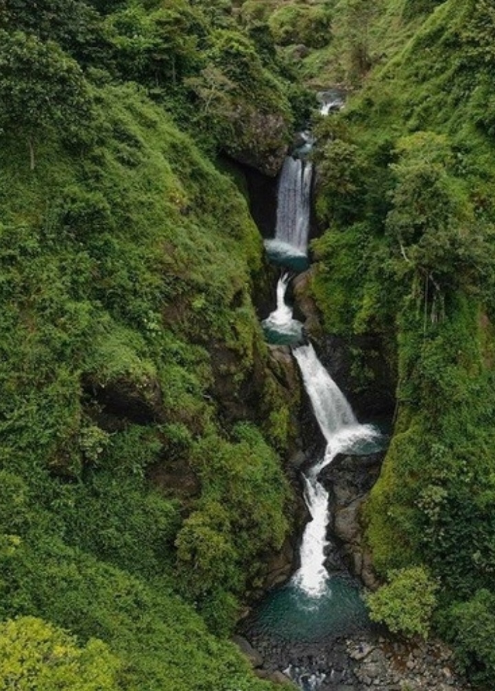Curug Jaga Pati, Air Terjun Eksotis Berundak yang Sembunyi di Garut ...