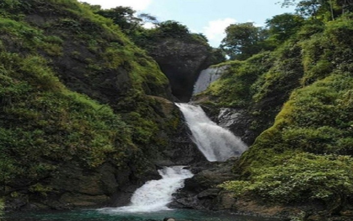 Curug Jaga Pati, Air Terjun Eksotis Berundak yang Sembunyi di Garut ...